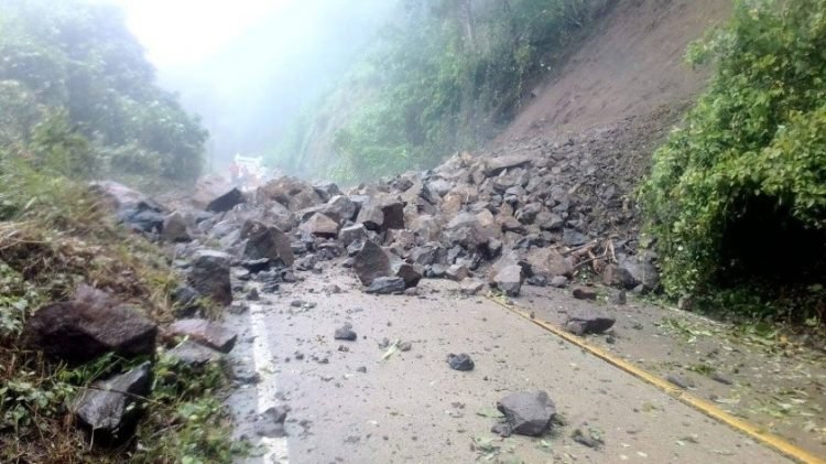 Derrumbe en cerro San Bartolo Tutotepec deja dos muertos - Énfasis