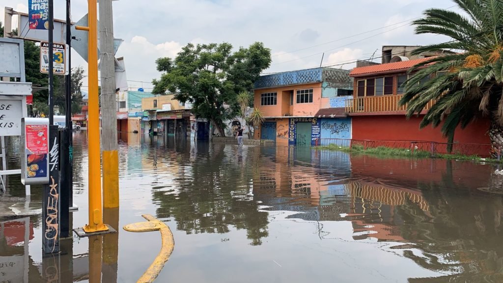 ¡Ahora Ecatepec! Cientos de personas bajo el agua - Énfasis
